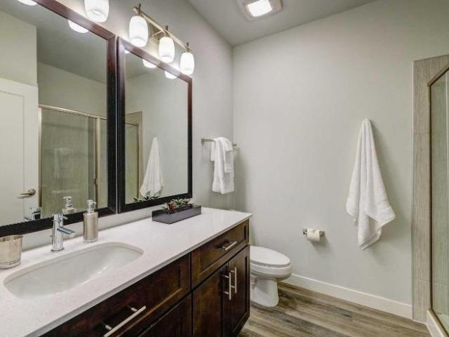 1 Br, 1 bath, Apartment 750 E Northwest Highway