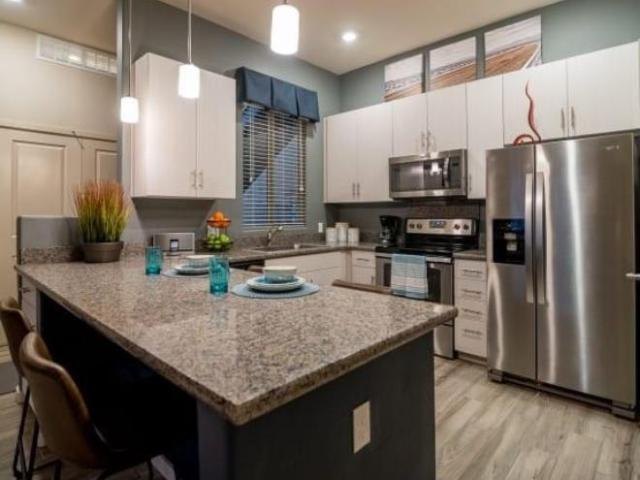 1 Br, 1 bath, Apartment 750 W Orange Grove Rd