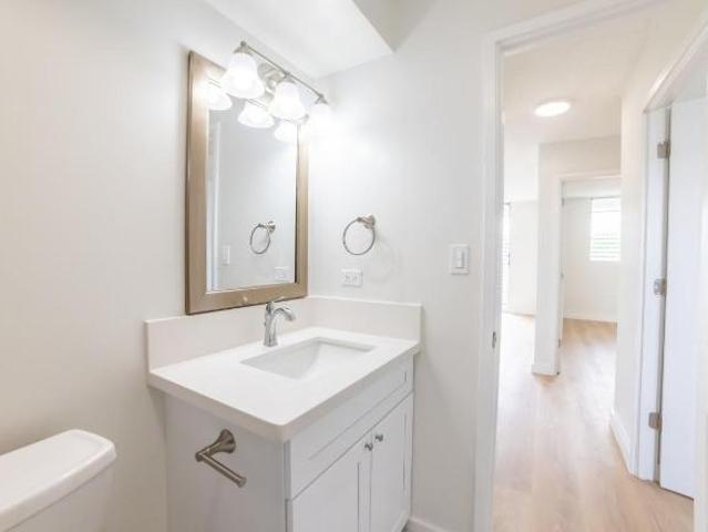 1 Br, 1 bath, Apartment 751 2755 Kapiolani Blvd