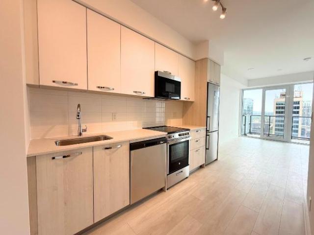 1 Br, 1 bath, Apartment 75 James St S