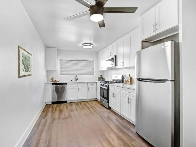 1 Br, 1 bath, Apartment 7650 Reseda Boulevard