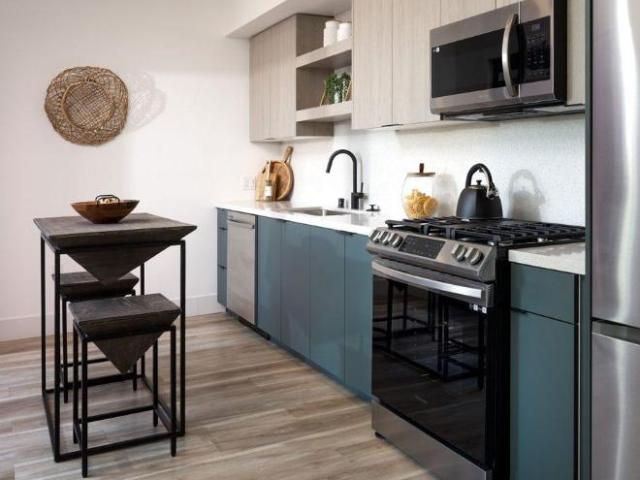 1 Br, 1 bath, Apartment 7617 Santa Monica Blvd