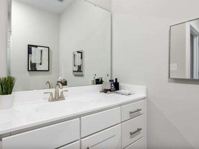 1 Br, 1 bath, Apartment 7621 Triangle Promenade Dr