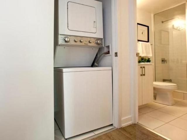 1 Br, 1 bath, Apartment 763 Woodbine Ave