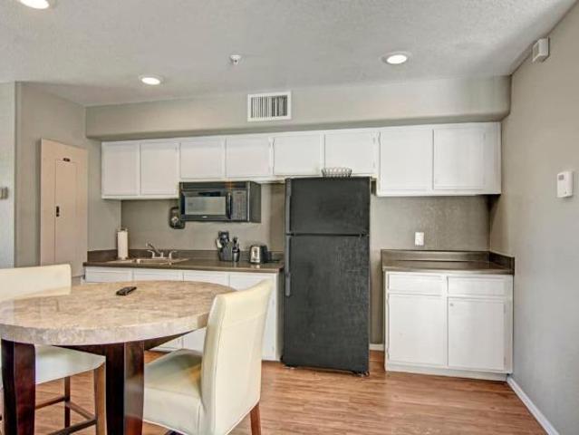 1 Br, 1 bath, Apartment 7701 W St John Rd
