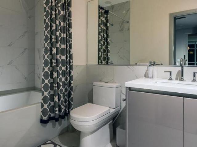 1 Br, 1 bath, Apartment 770 S Grand Avenue