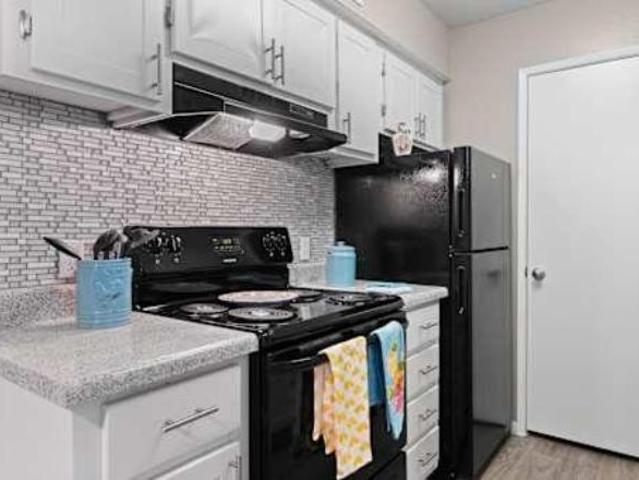1 Br, 1 bath, Apartment 7730 E Broadway Blvd