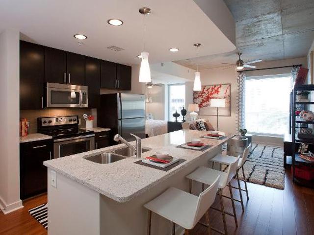 1 Br, 1 bath, Apartment 77 12th St NE