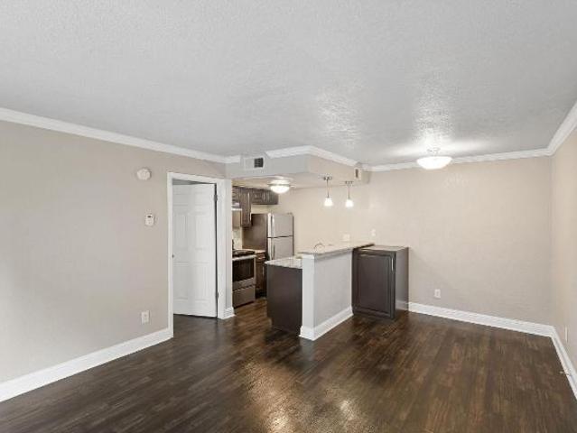 1 Br, 1 bath, Apartment 7879 Riverfall Dr