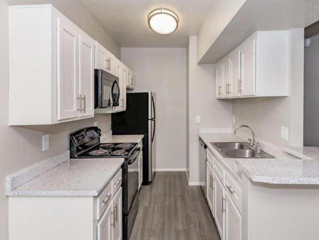 1 Br, 1 bath, Apartment 7950 E Stella Rd