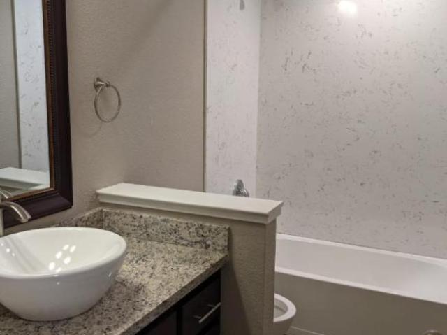 1 Br, 1 bath, Apartment 7951 Kingswood Dr