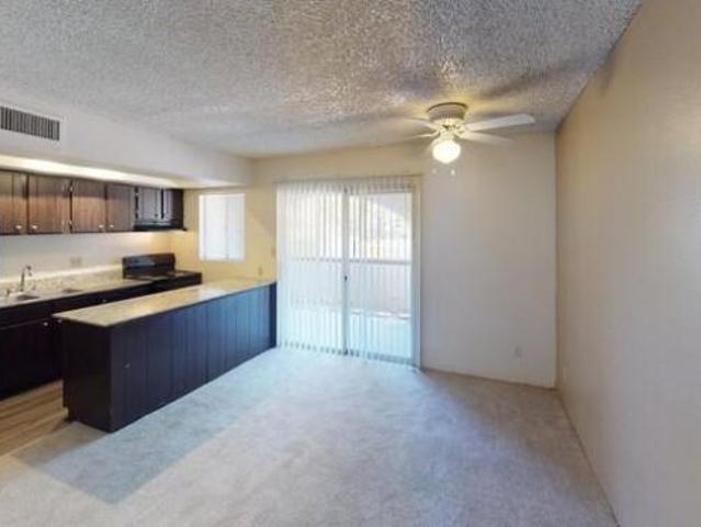 1 Br, 1 bath, Apartment 7979 E Camelback Rd