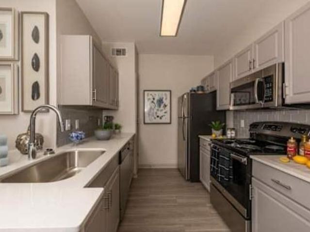 1 Br, 1 bath, Apartment 7920 Country Club Dr