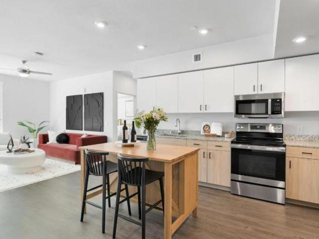 1 Br, 1 bath, Apartment 805 Riverfront St