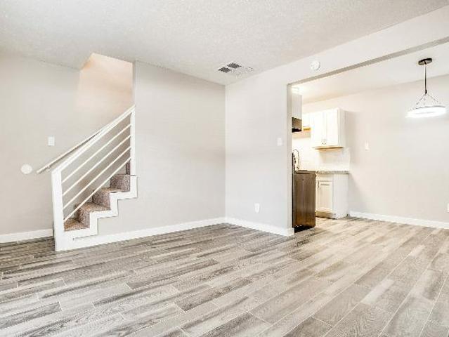 1 Br, 1 bath, Apartment 805 South Center Street