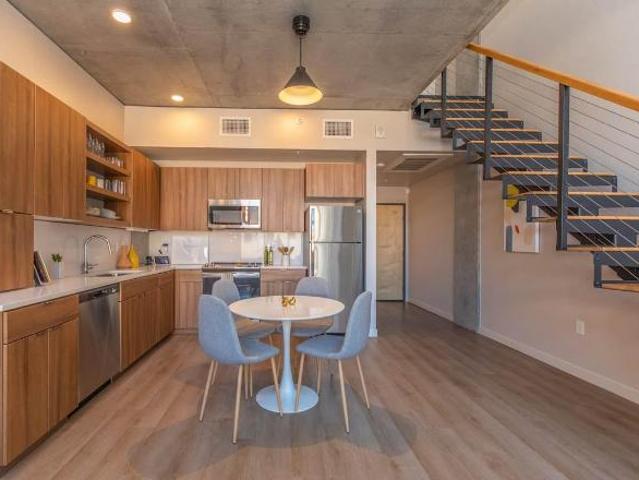 1 Br, 1 bath, Apartment 800 N Country Club Rd