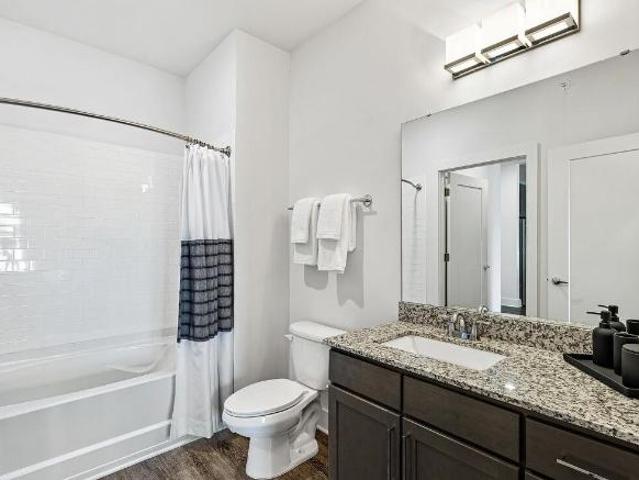 1 Br, 1 bath, Apartment 800 Finsbury St