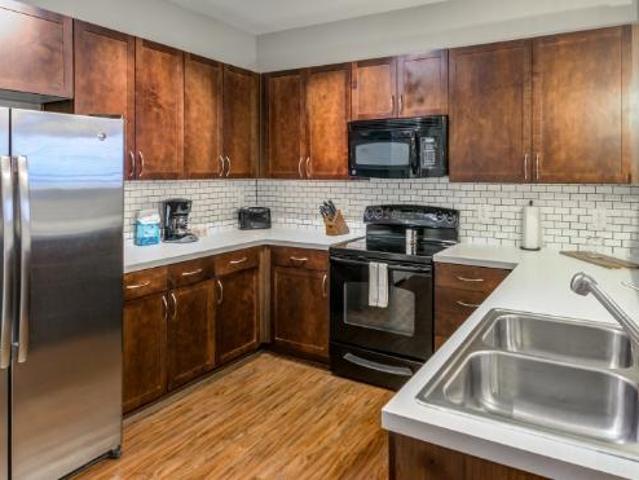 1 Br, 1 bath, Apartment 800 Ross Ave