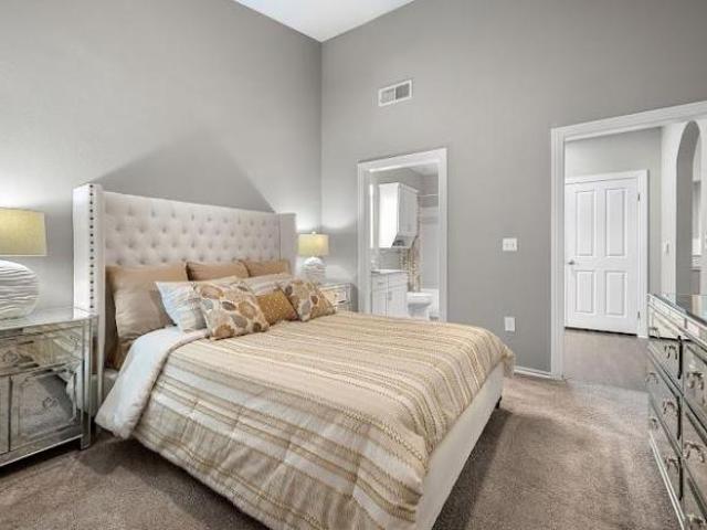 1 Br, 1 bath, Apartment 800 W Renner Road