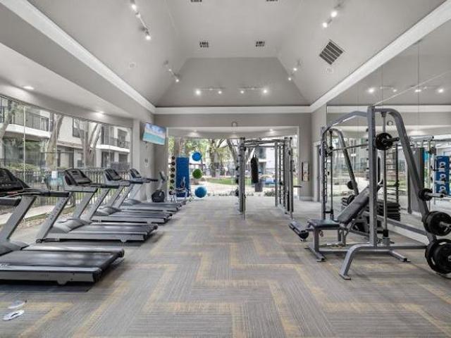1 Br, 1 bath, Apartment 800 W Renner Road