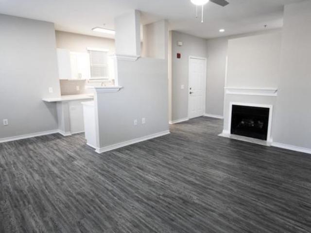 1 Br, 1 bath, Apartment 800 White Pine Dr