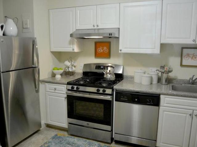 1 Br, 1 bath, Apartment 80 Donald Street