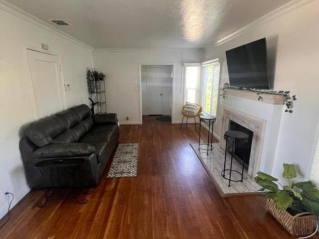 1 Br, 1 bath, Apartment 814 E Mckinley Ave