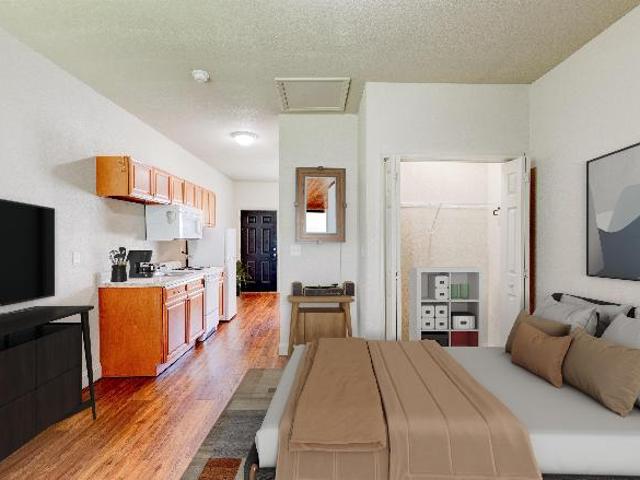 1 Br, 1 bath, Apartment 815 East Blvd