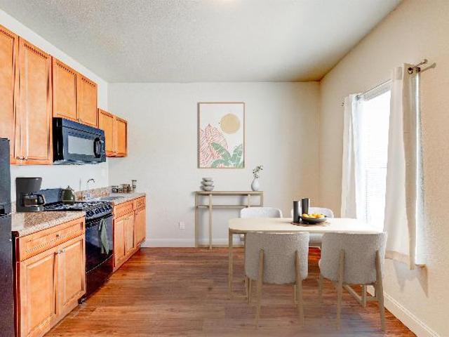 1 Br, 1 bath, Apartment 817 East Boulevard Northeast