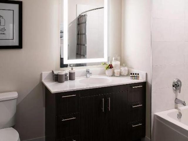 1 Br, 1 bath, Apartment 811 W Agatite Ave