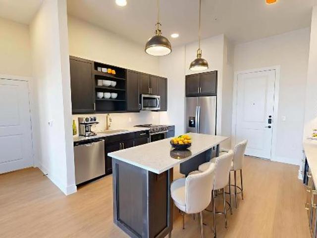 1 Br, 1 bath, Apartment 827 Waverly Dr