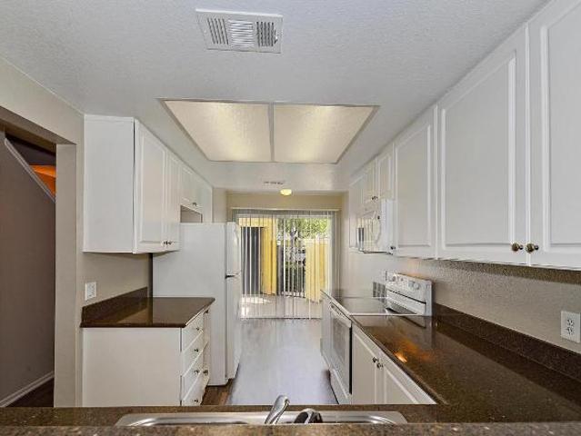 1 Br, 1 bath, Apartment 8201 E Blackwillow Cir