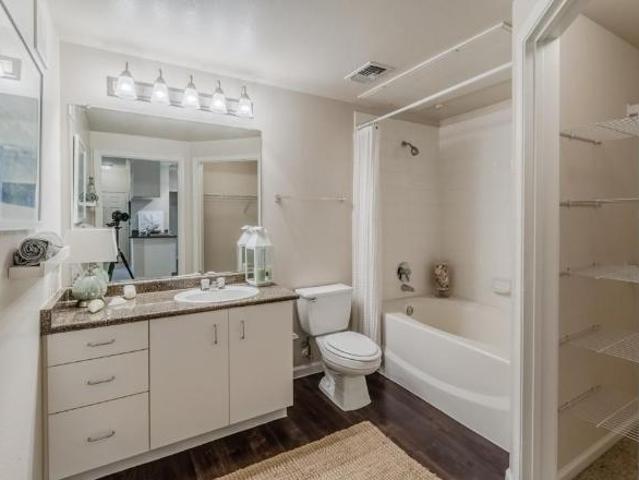 1 Br, 1 bath, Apartment 820 E Dove Loop Rd