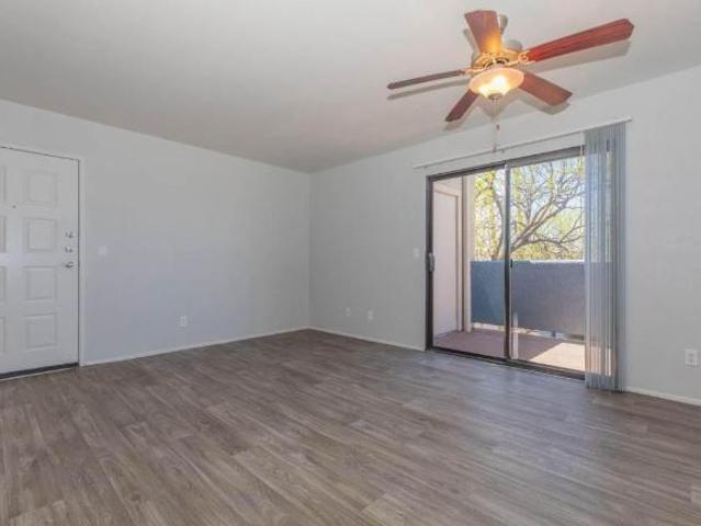 1 Br, 1 bath, Apartment 8215 N Oracle Rd