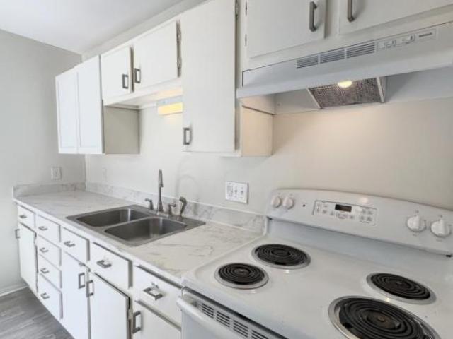 1 Br, 1 bath, Apartment 82 N Kelsey St