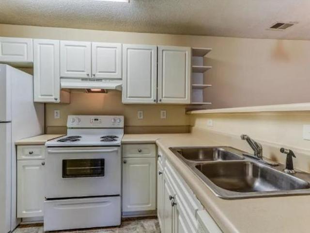 1 Br, 1 bath, Apartment 8465 Patriot Blvd