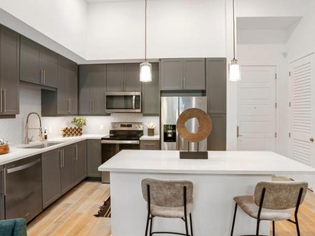 1 Br, 1 bath, Apartment 8400 NW 102nd Ave