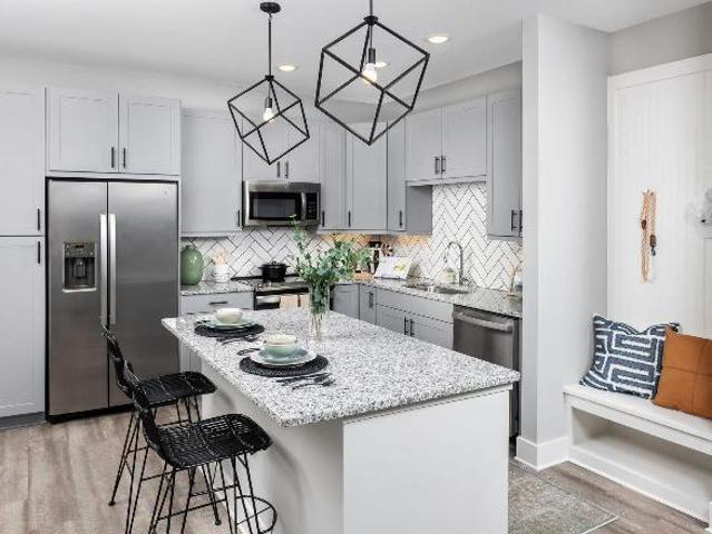 1 Br, 1 bath, Apartment 8400 Palmetto Commerce Pkwy