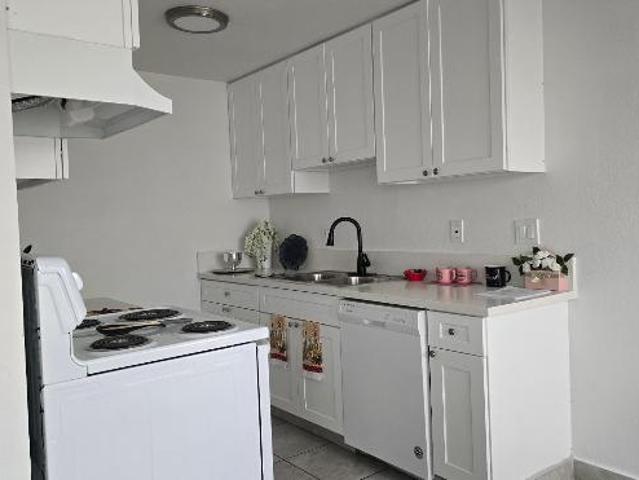 1 Br, 1 bath, Apartment 8545 Cedros Avenue
