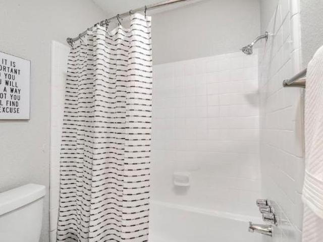 1 Br, 1 bath, Apartment 8501 Candlewood Dr