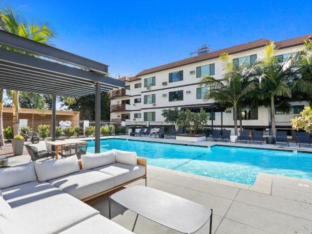 1 Br, 1 bath, Apartment 8501 South Sepulveda