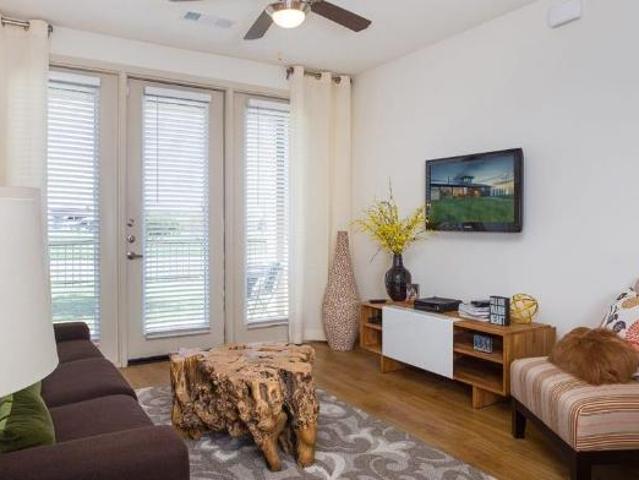 1 Br, 1 bath, Apartment 851 Greenside Drive