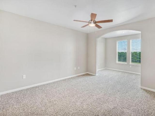 1 Br, 1 bath, Apartment 851 Lake Carolyn Pkwy