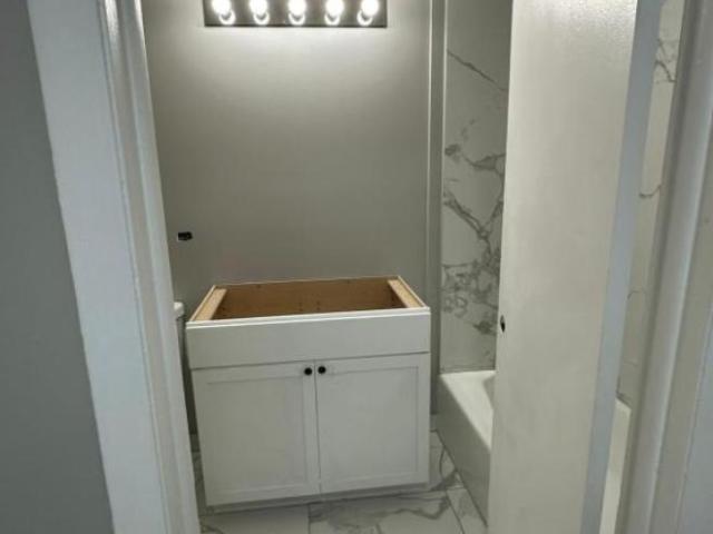 1 Br, 1 bath, Apartment 8646 S Roberts Rd