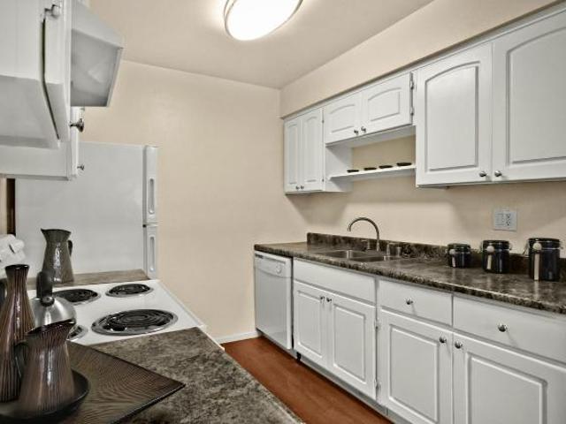 1 Br, 1 bath, Apartment 8655 Belford Ave