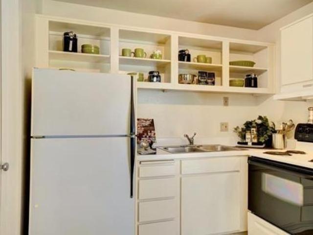1 Br, 1 bath, Apartment 8683 Via Mallorca