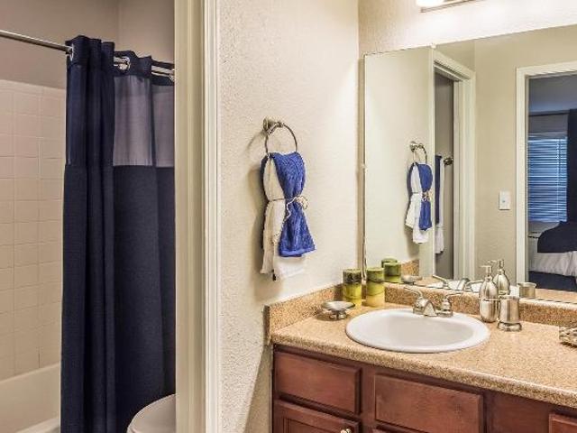 1 Br, 1 bath, Apartment 8600 Roberts Dr