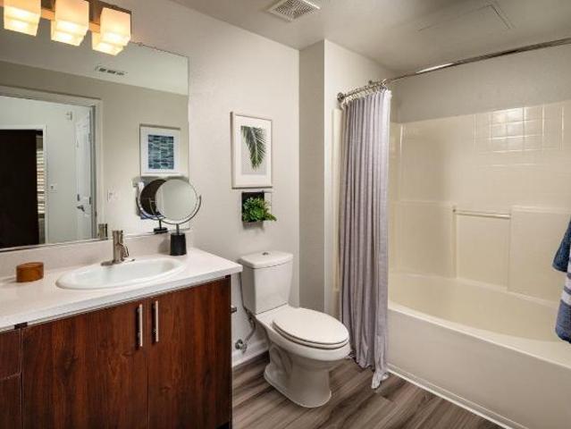 1 Br, 1 bath, Apartment 8727 Fletcher Pkwy