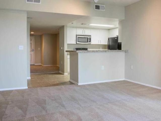 1 Br, 1 bath, Apartment 888 North Alameda St