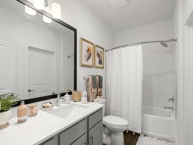 1 Br, 1 bath, Apartment 8950 SW Hegener Dr